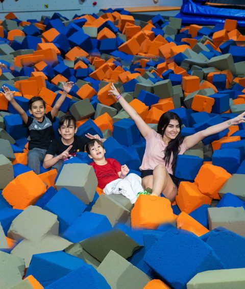 CONTÁCTANOS | Summit Trampoline Park